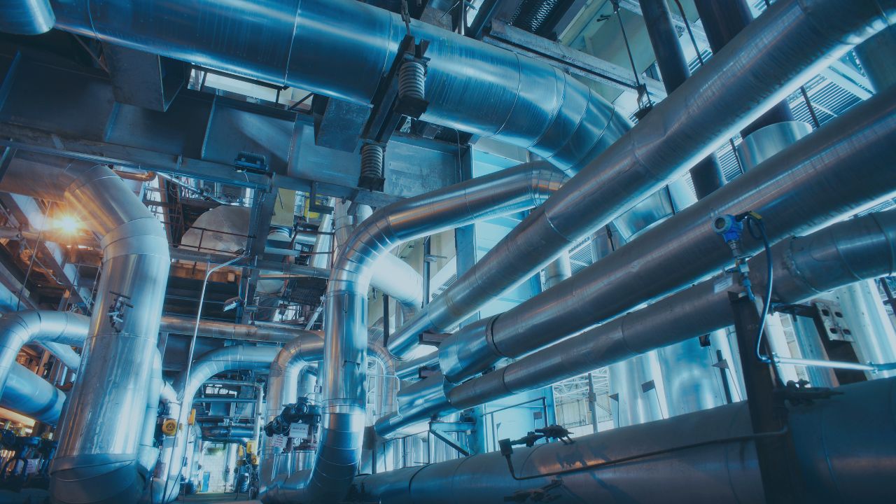 Strategies to reduce energy costs in refrigeration installations
